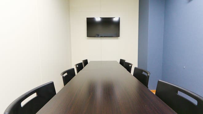 【梅田駅地下街出口から徒歩10秒!梅田駅最高の立地!8名利用可!】モニター・WiFi全て無料!ふれあい貸し会議室 梅田No109の写真3