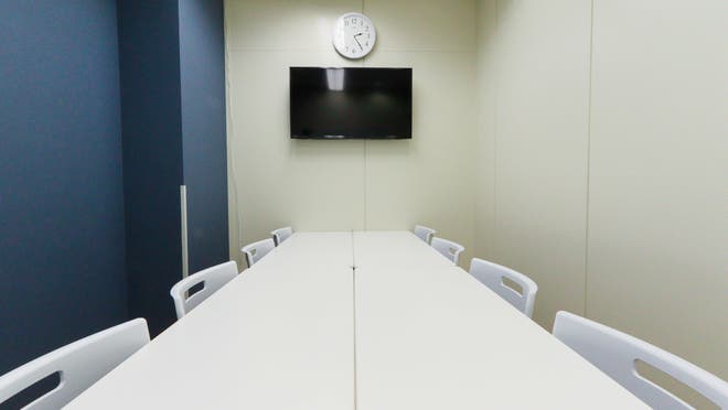 【梅田駅地下街出口から徒歩10秒!梅田駅最高の立地!8名利用可!】モニター・WiFi全て無料!ふれあい貸し会議室 梅田No108の写真2