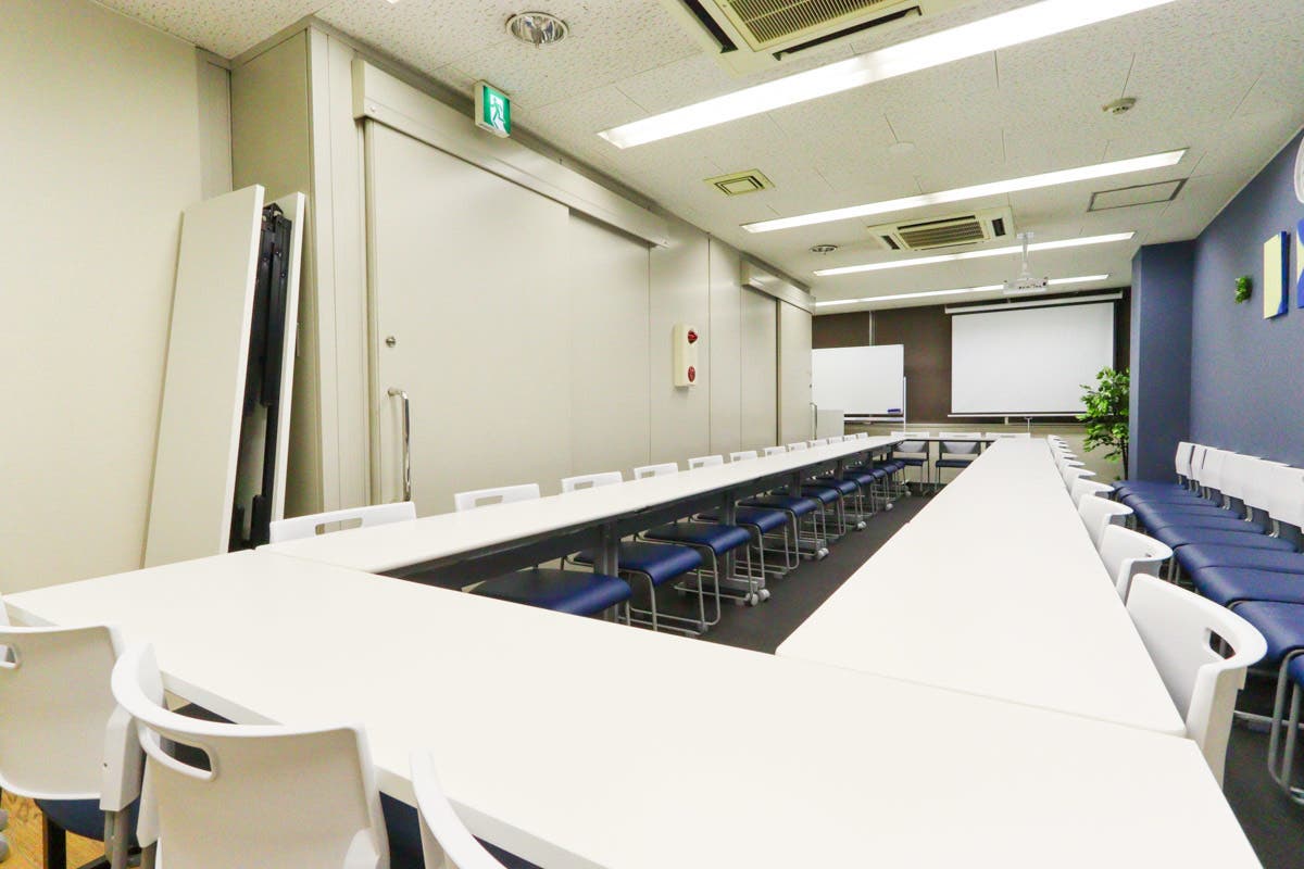 【梅田駅地下街出口10秒！ フロア占有！40名】プロジェクター・マイク・WiFi無料！ふれあい貸し会議室 梅田No115の写真8