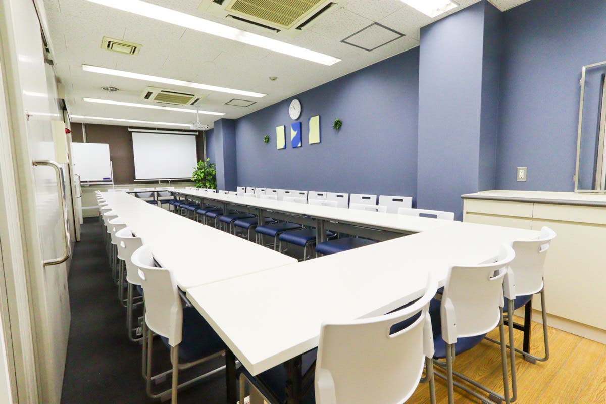 【梅田駅地下街出口10秒！ フロア占有！40名】プロジェクター・マイク・WiFi無料！ふれあい貸し会議室 梅田No115の写真9