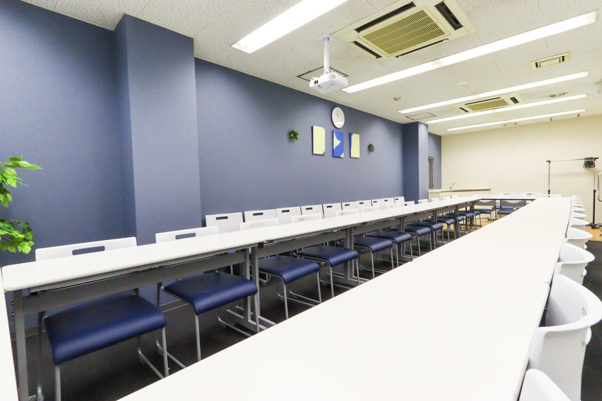 【梅田駅地下街出口10秒！ フロア占有！40名】プロジェクター・マイク・WiFi無料！ふれあい貸し会議室 梅田No115の写真11