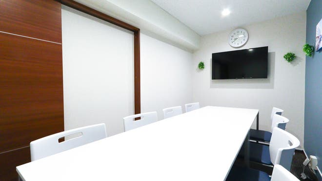 【梅田駅地下直結で最高の立地!西梅田改札目の前!8名利用可!】大型モニター・WiFi全て無料!ふれあい貸し会議室 梅田No116の写真2