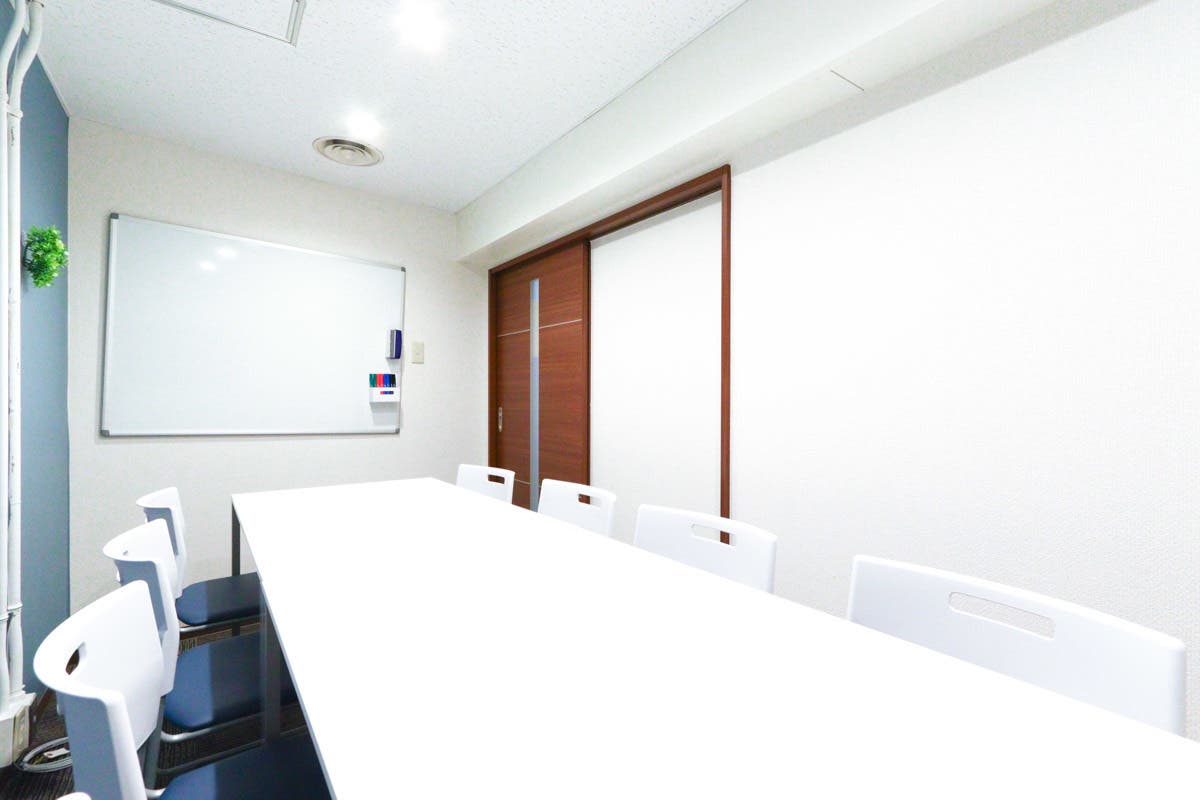 【梅田駅地下直結で最高の立地！西梅田改札目の前！8名利用可！】大型モニター・WiFi全て無料！ふれあい貸し会議室 梅田No116の写真6