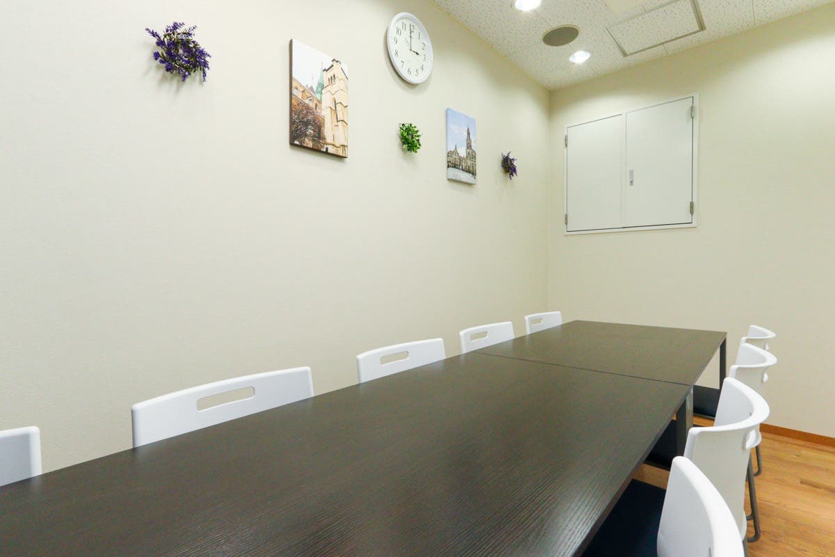 【梅田駅地下街出口から徒歩10秒！梅田駅最高の立地！10名利用可】モニター・WiFi全て無料！ふれあい貸し会議室 梅田No107の写真5