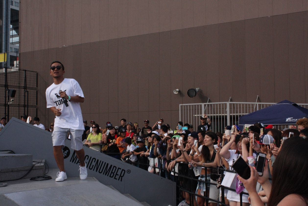 お台場にあるレインボーブリッジからの夜景が望める屋上のスケートパーク。の写真6