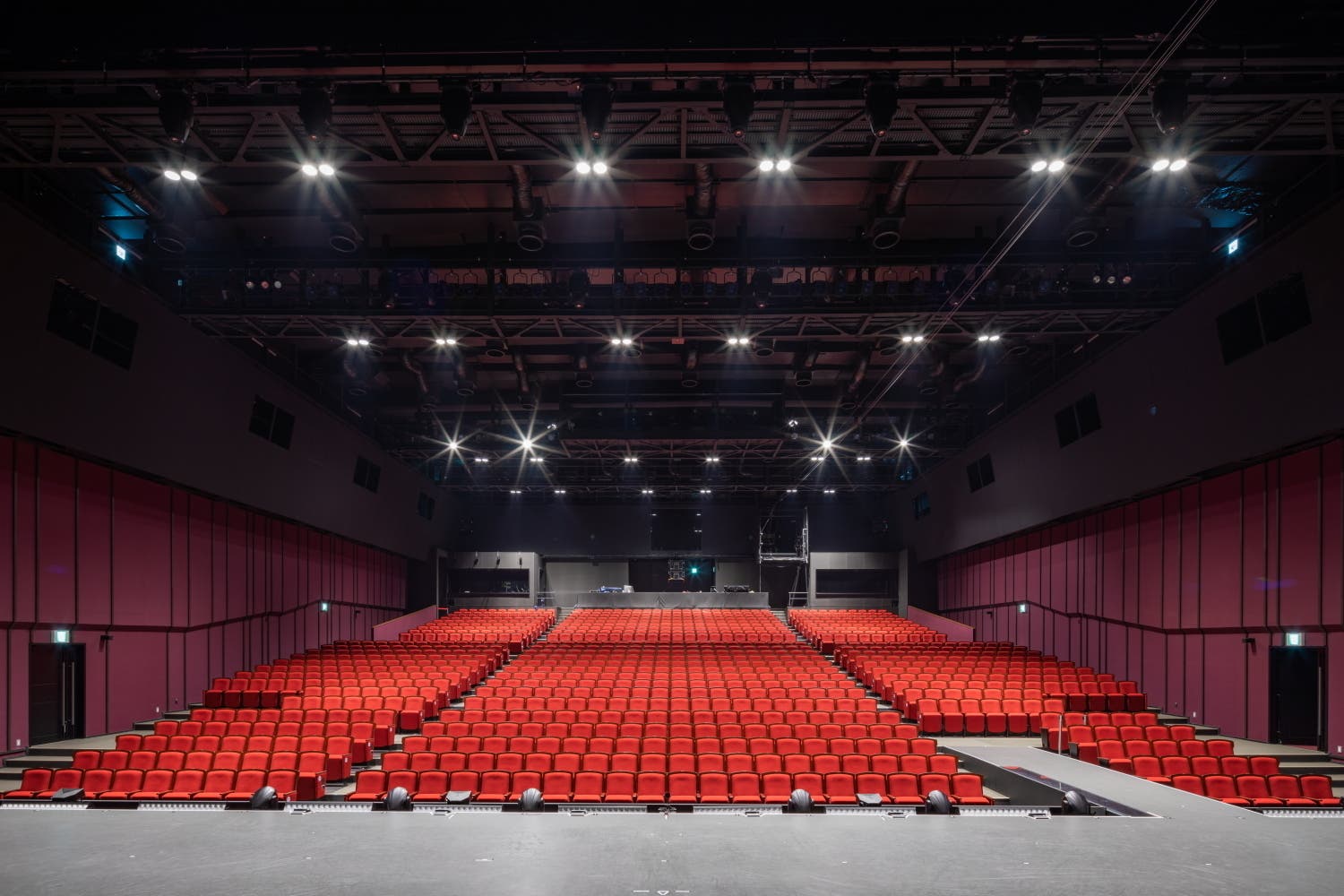 【最寄り駅から徒歩5分】クールジャパンパーク大阪・大ホールのステージのみ。の写真3