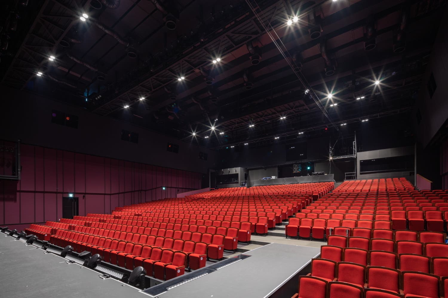 【最寄り駅から徒歩5分】クールジャパンパーク大阪・大ホールのステージのみ。の写真5