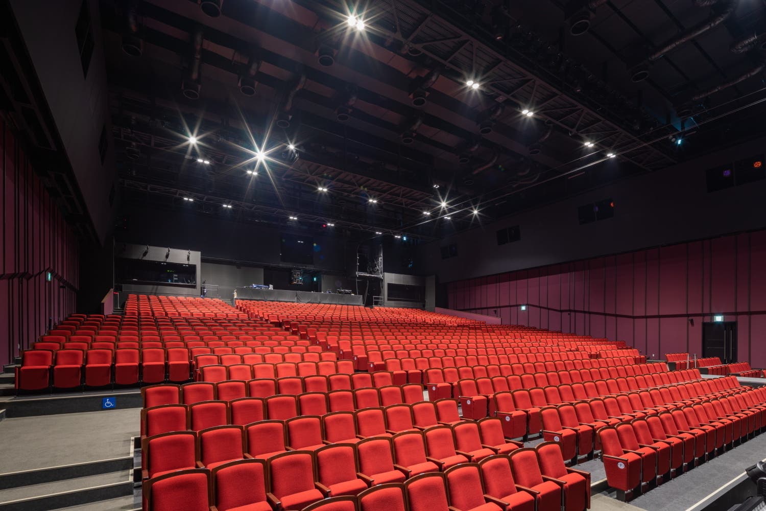 【最寄り駅から徒歩5分】クールジャパンパーク大阪・大ホールのステージのみ。の写真6