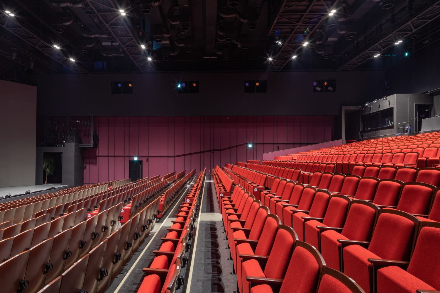 【最寄り駅から徒歩5分】クールジャパンパーク大阪・大ホールのステージのみ。の写真7