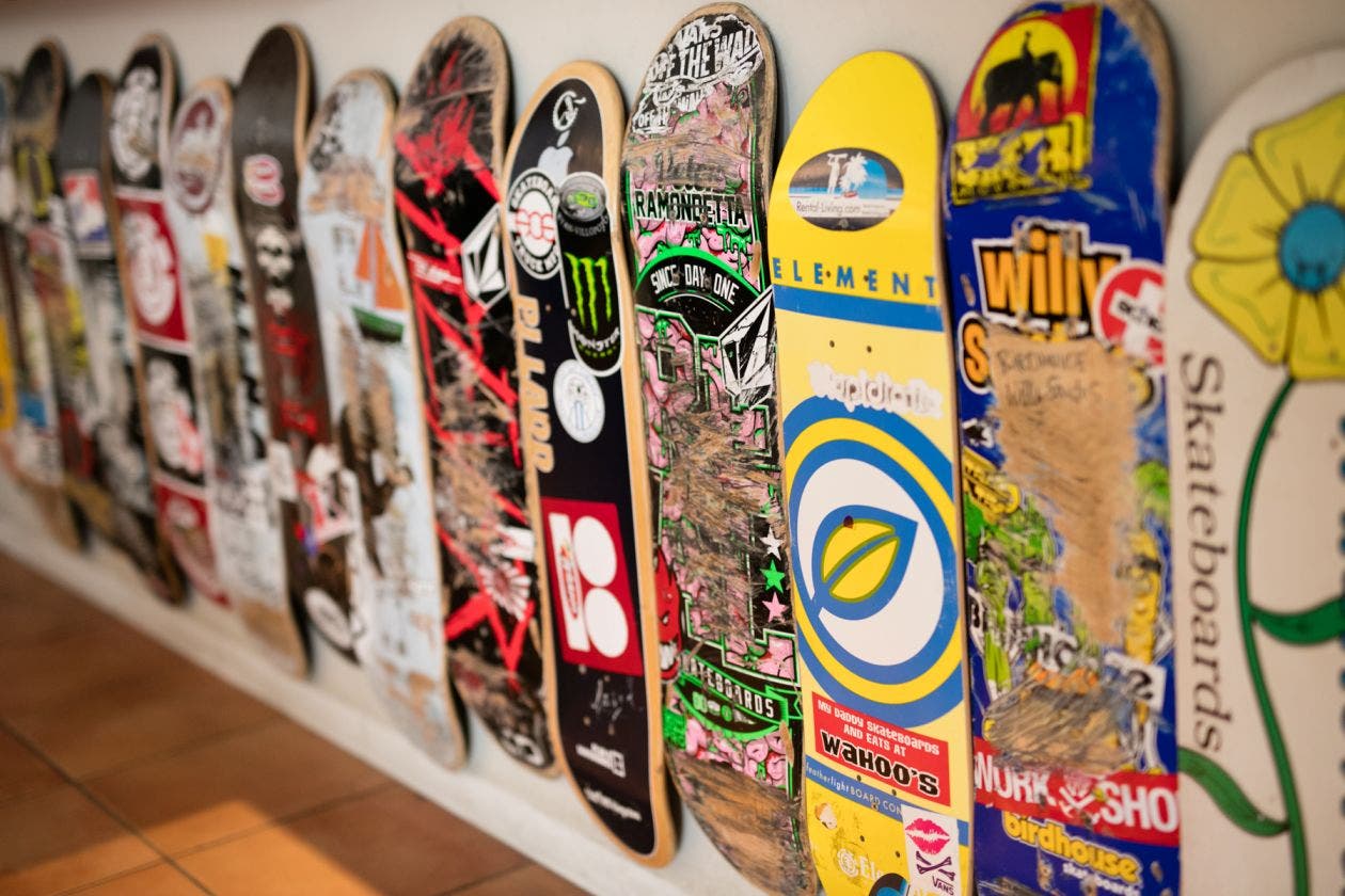 お台場にあるレインボーブリッジからの夜景が望める屋上のスケートパーク。の写真13