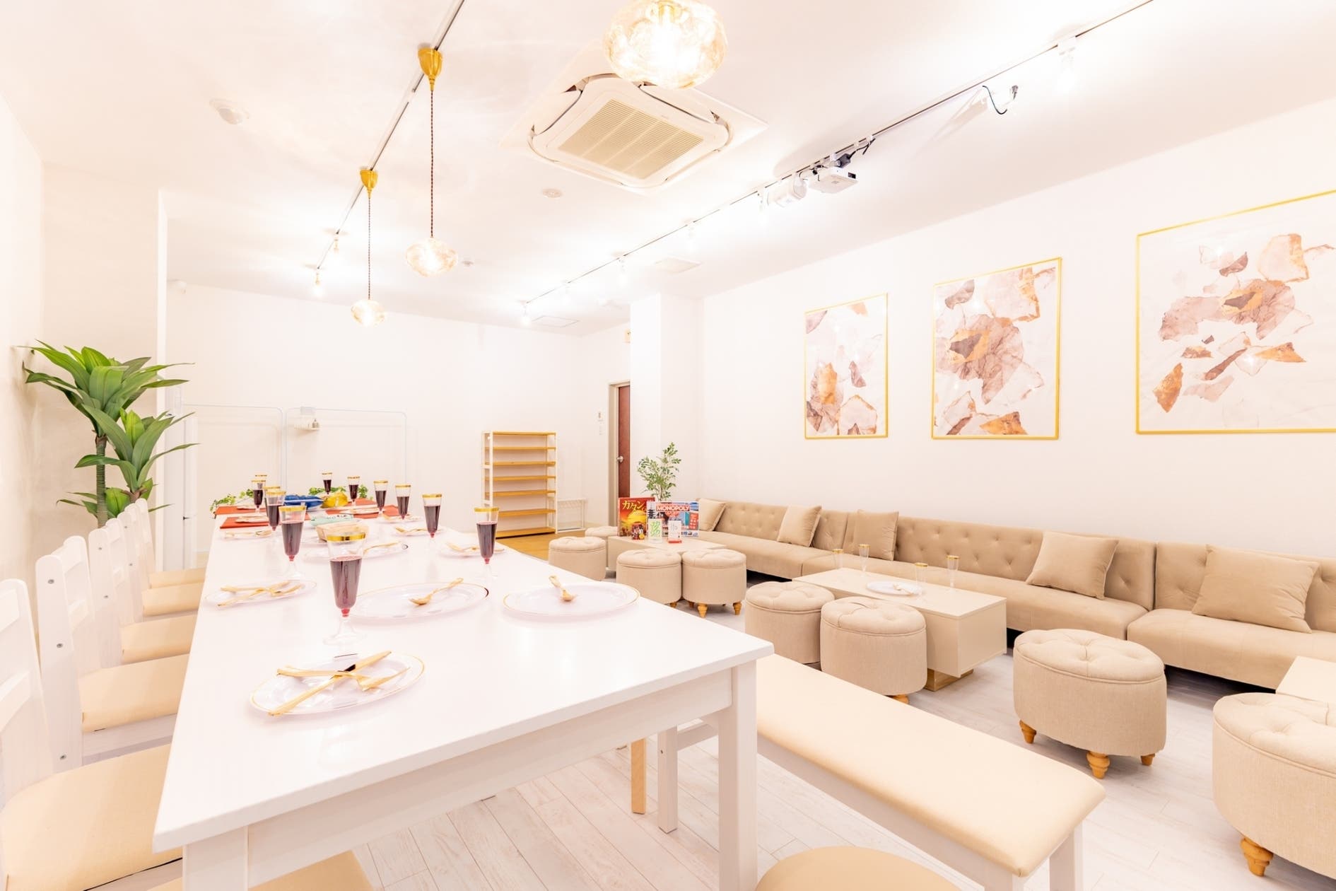 普段とは違う雰囲気で🌿広々空間を貸切🍷24H⭐毎回清掃🧹120㌅大画面プロジェクターで動画・ゲーム🎦スマホ・PC投影💻の写真10