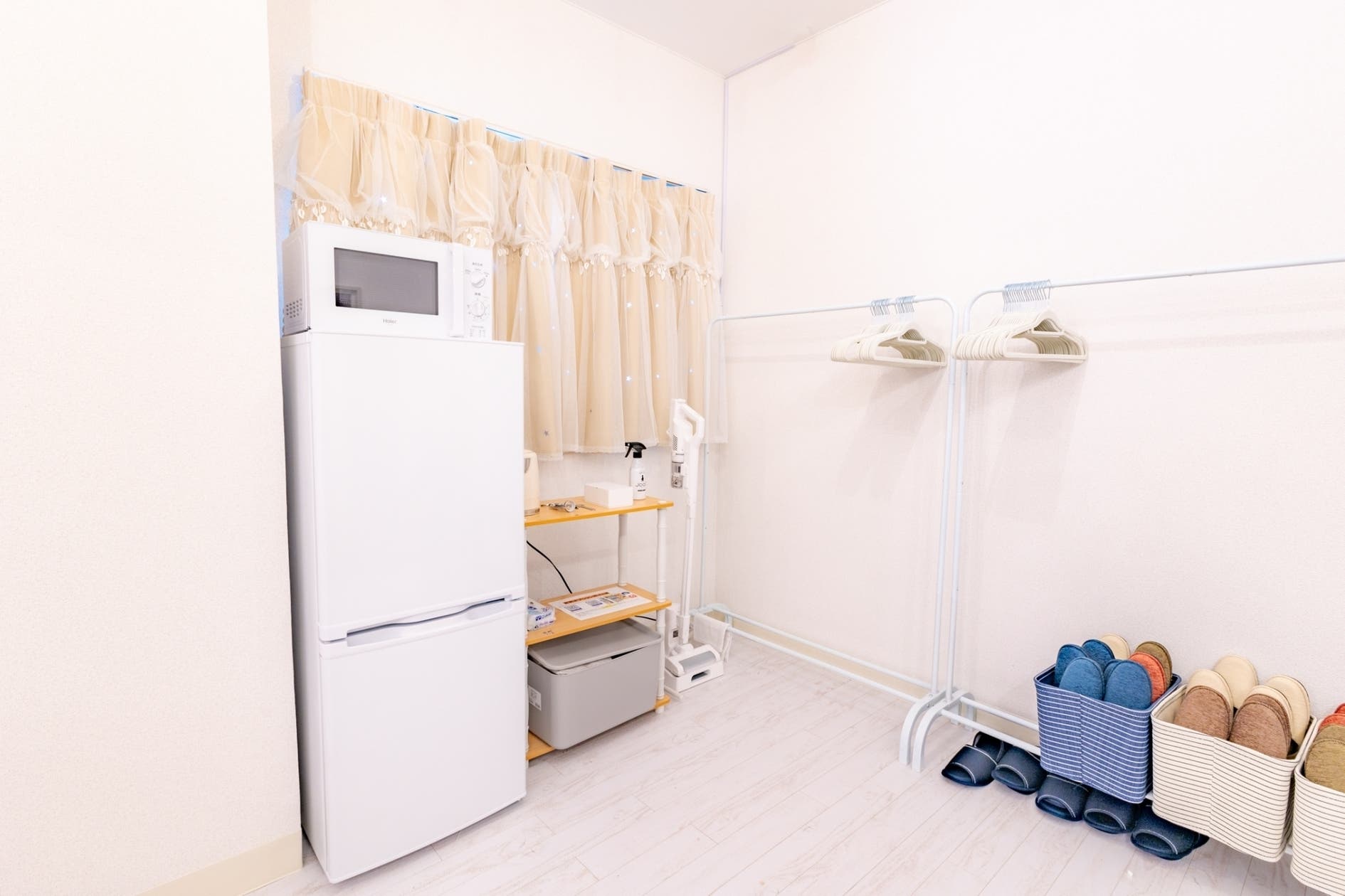 普段とは違う雰囲気で🌿広々空間を貸切🍷24H⭐毎回清掃🧹120㌅大画面プロジェクターで動画・ゲーム🎦スマホ・PC投影💻の写真22