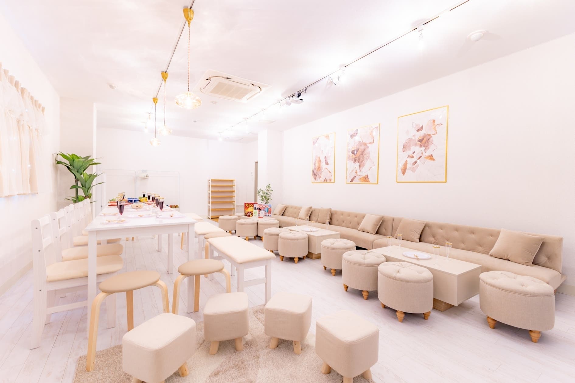 普段とは違う雰囲気で🌿広々空間を貸切🍷24H⭐毎回清掃🧹120㌅大画面プロジェクターで動画・ゲーム🎦スマホ・PC投影💻の写真4