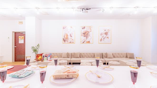 普段とは違う雰囲気で🌿広々空間を貸切🍷24H⭐毎回清掃🧹120㌅大画面プロジェクターで動画・ゲーム🎦スマホ・PC投影💻の写真2