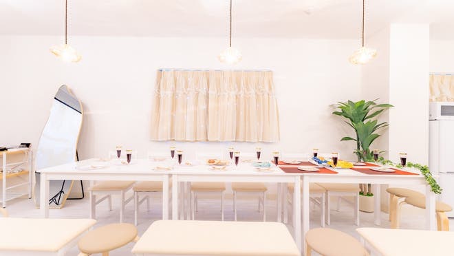 普段とは違う雰囲気で🌿広々空間を貸切🍷24H⭐毎回清掃🧹120㌅大画面プロジェクターで動画・ゲーム🎦スマホ・PC投影💻の写真5