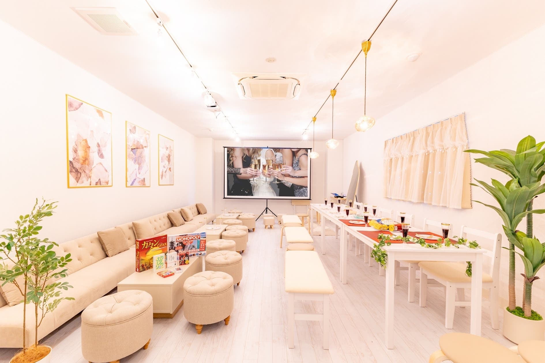 普段とは違う雰囲気で🌿広々空間を貸切🍷24H⭐毎回清掃🧹120㌅大画面プロジェクターで動画・ゲーム🎦スマホ・PC投影💻の写真9