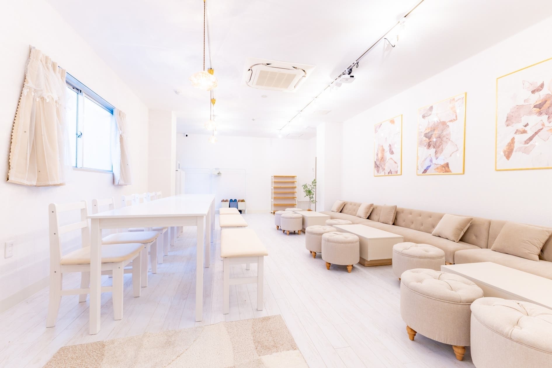 普段とは違う雰囲気で🌿広々空間を貸切🍷24H⭐毎回清掃🧹120㌅大画面プロジェクターで動画・ゲーム🎦スマホ・PC投影💻の写真16