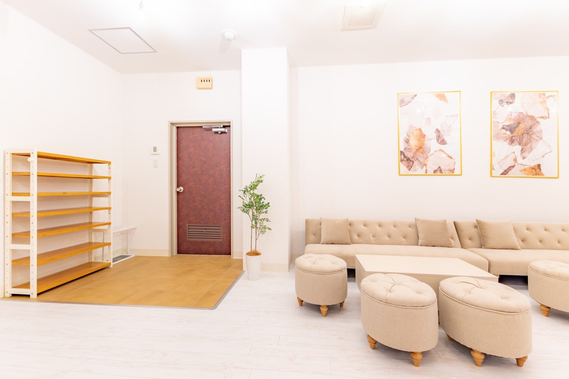 普段とは違う雰囲気で🌿広々空間を貸切🍷24H⭐毎回清掃🧹120㌅大画面プロジェクターで動画・ゲーム🎦スマホ・PC投影💻の写真21