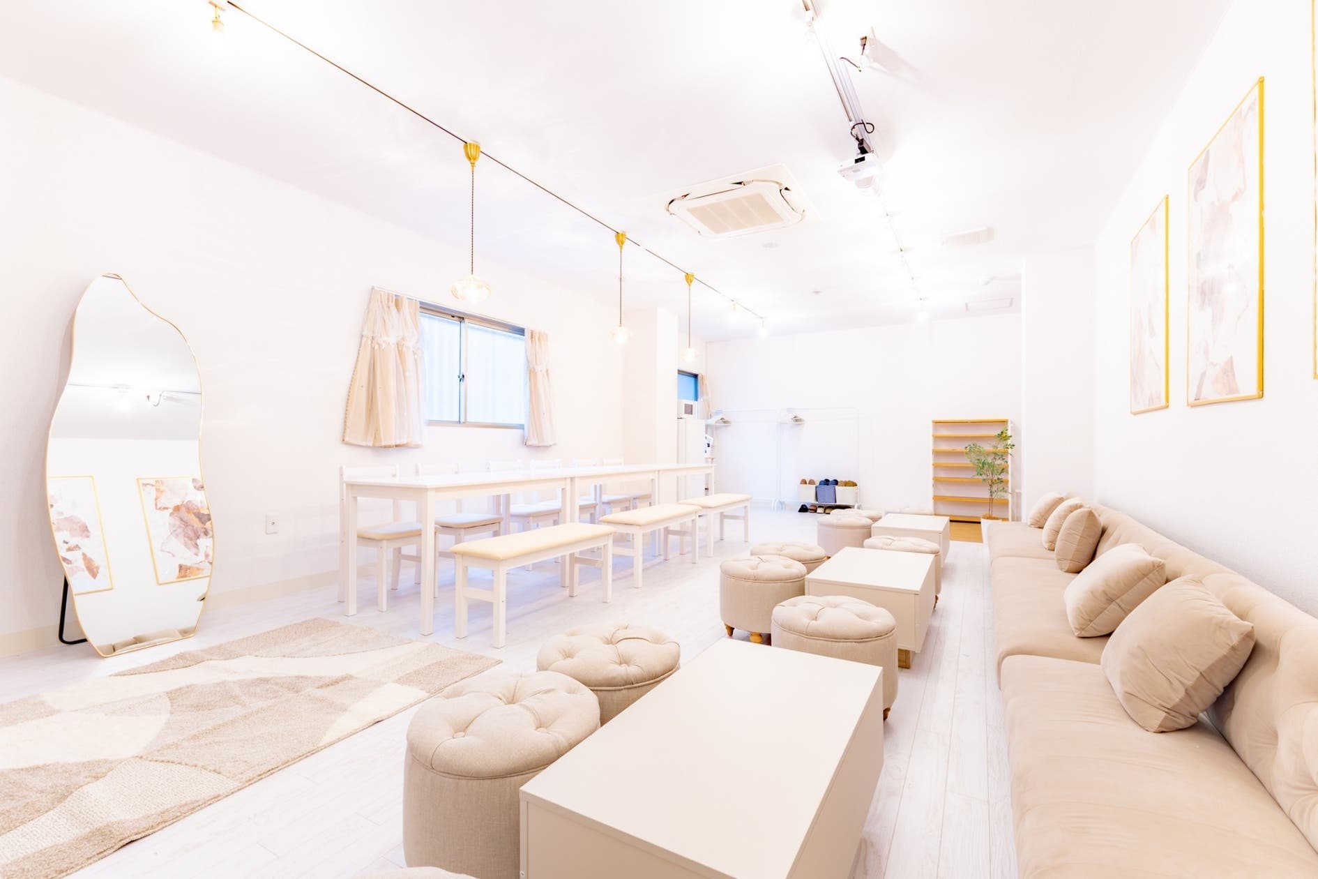 普段とは違う雰囲気で🌿広々空間を貸切🍷24H⭐毎回清掃🧹120㌅大画面プロジェクターで動画・ゲーム🎦スマホ・PC投影💻の写真19