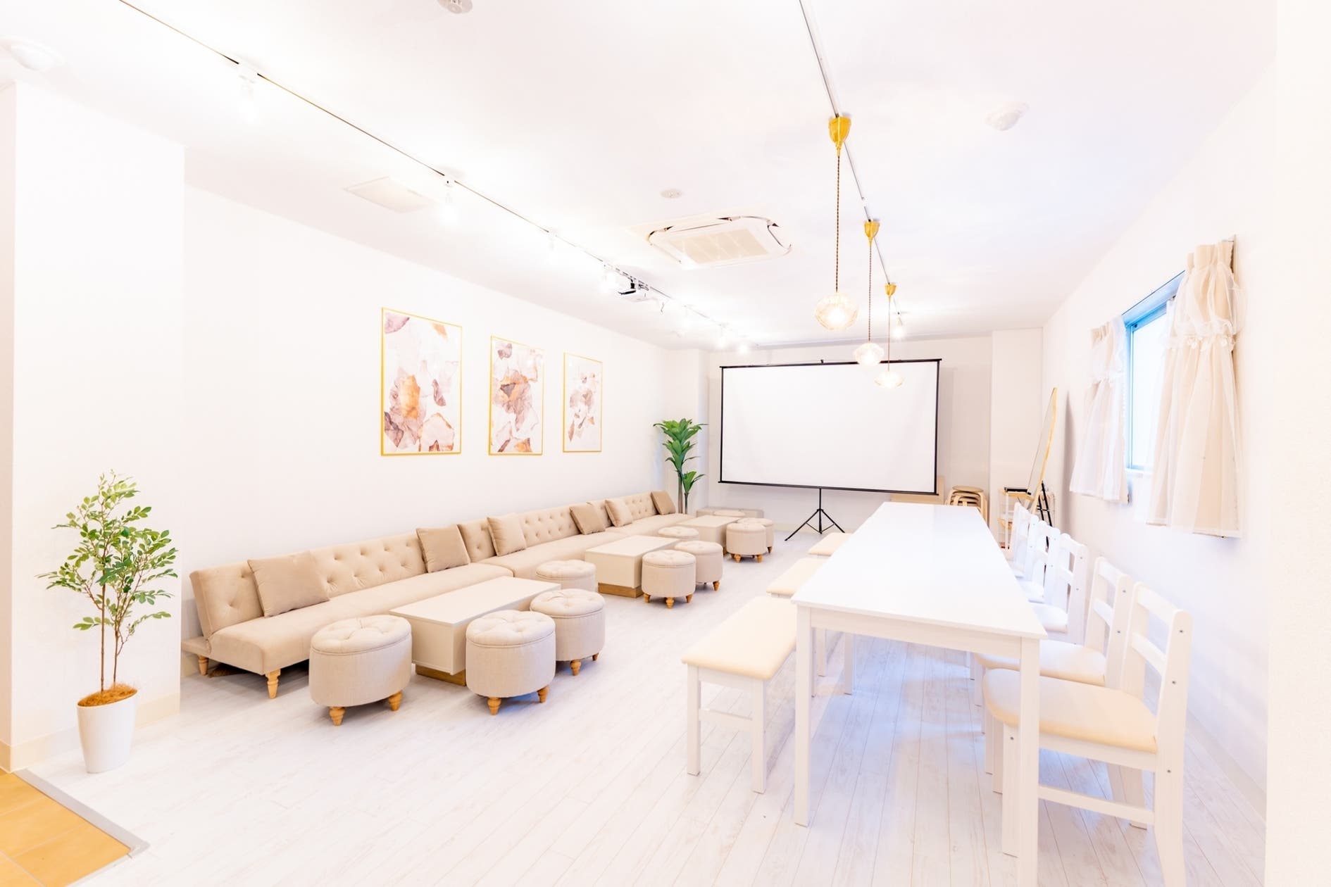 普段とは違う雰囲気で🌿広々空間を貸切🍷24H⭐毎回清掃🧹120㌅大画面プロジェクターで動画・ゲーム🎦スマホ・PC投影💻の写真18