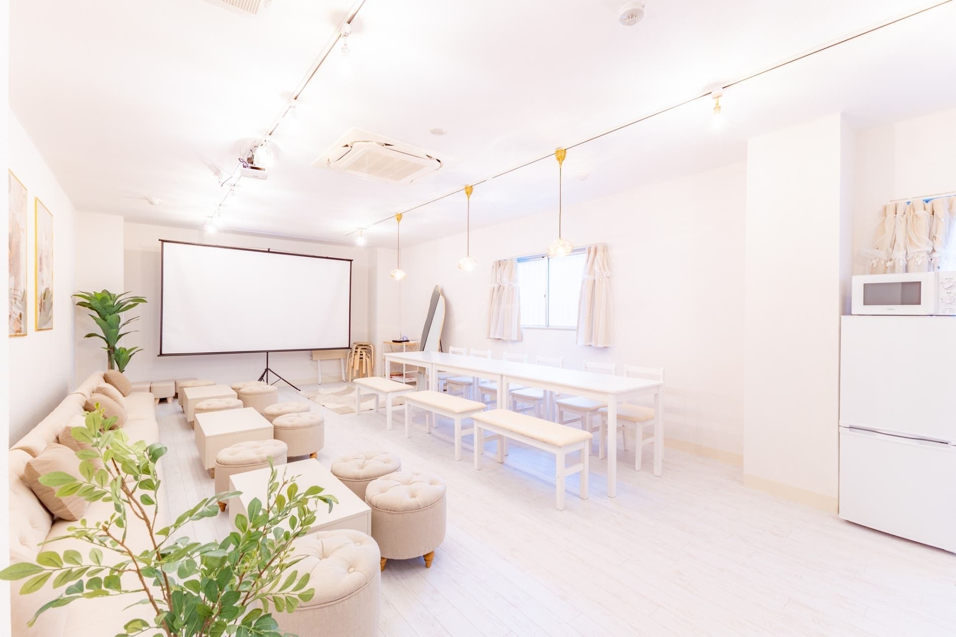 普段とは違う雰囲気で🌿広々空間を貸切🍷24H⭐毎回清掃🧹120㌅大画面プロジェクターで動画・ゲーム🎦スマホ・PC投影💻の写真17