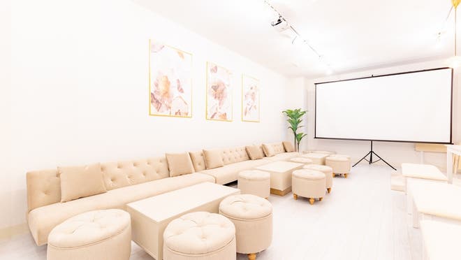 普段とは違う雰囲気で🌿広々空間を貸切🍷24H⭐毎回清掃🧹120㌅大画面プロジェクターで動画・ゲーム🎦スマホ・PC投影💻の写真12