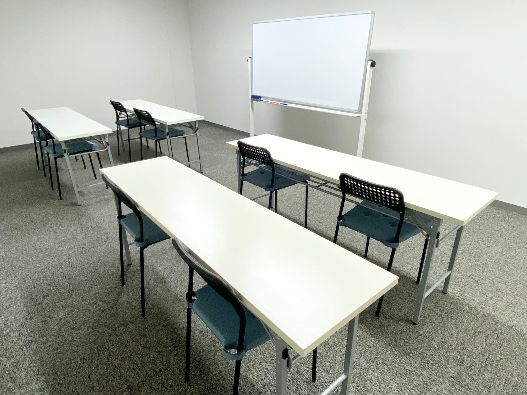 ⭐NEW⭐【六本木一丁目駅徒歩5分】🛜無線Wi-Fi無料✨会議・WEBセミナー・ZOOM快適ビジネス仕様！2階MTGルームBの写真1