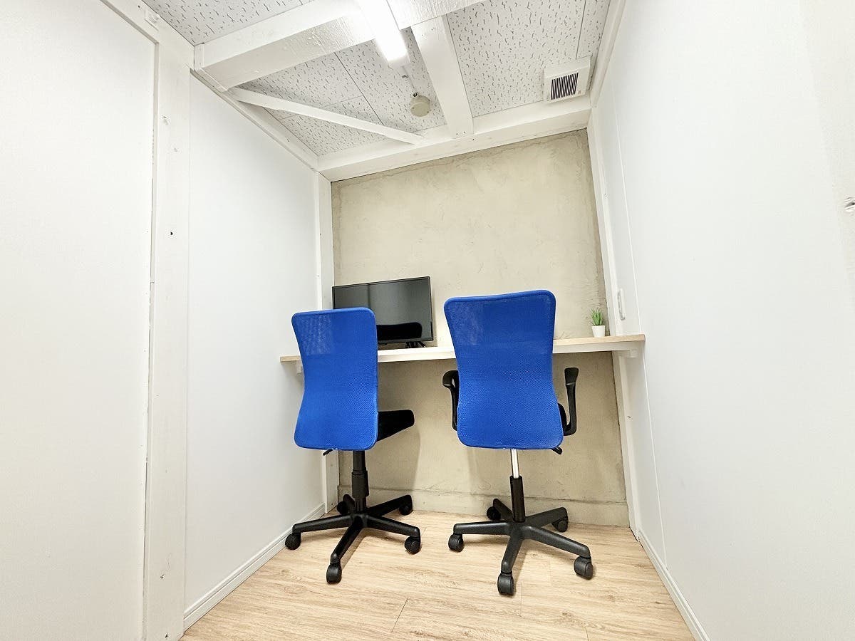 【成田駅から徒歩7分！！駐車場有】モニター付き！完全個室ブースEの写真2