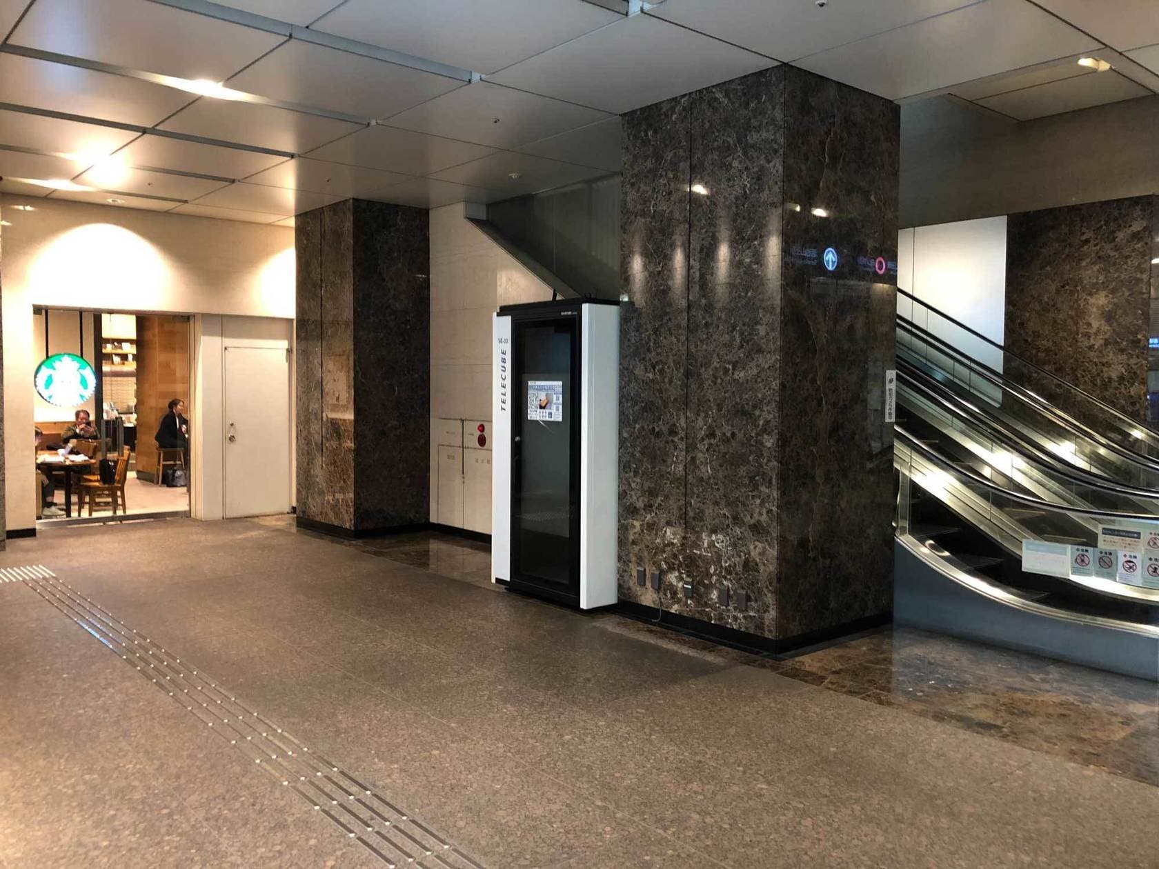 【テレキューブ】山王パークタワーの個室型ワークブース（14-03）です。視線と音を遮る、プライベートな集中環境。の写真1