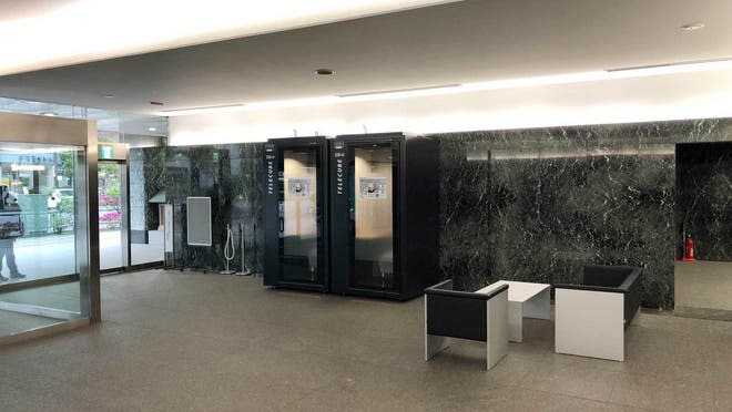 【テレキューブ】佐藤ダイヤビルの個室型ワークブース(228-02)です。視線と音を遮る、プライベートな集中環境。の写真1