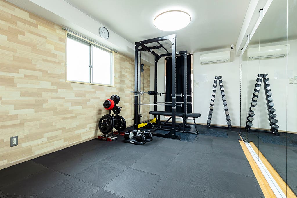 【難波駅徒歩5分】難波日本橋最安値当日予約可能の個室レンタルフィットネスジム！パーソナル、ピラティス可能！の写真1