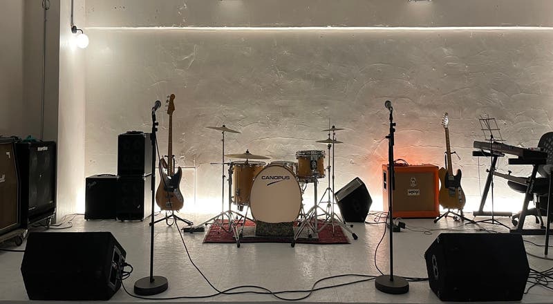 沼津駅徒歩8分のバーカウンターがある音楽スタジオライブスペース