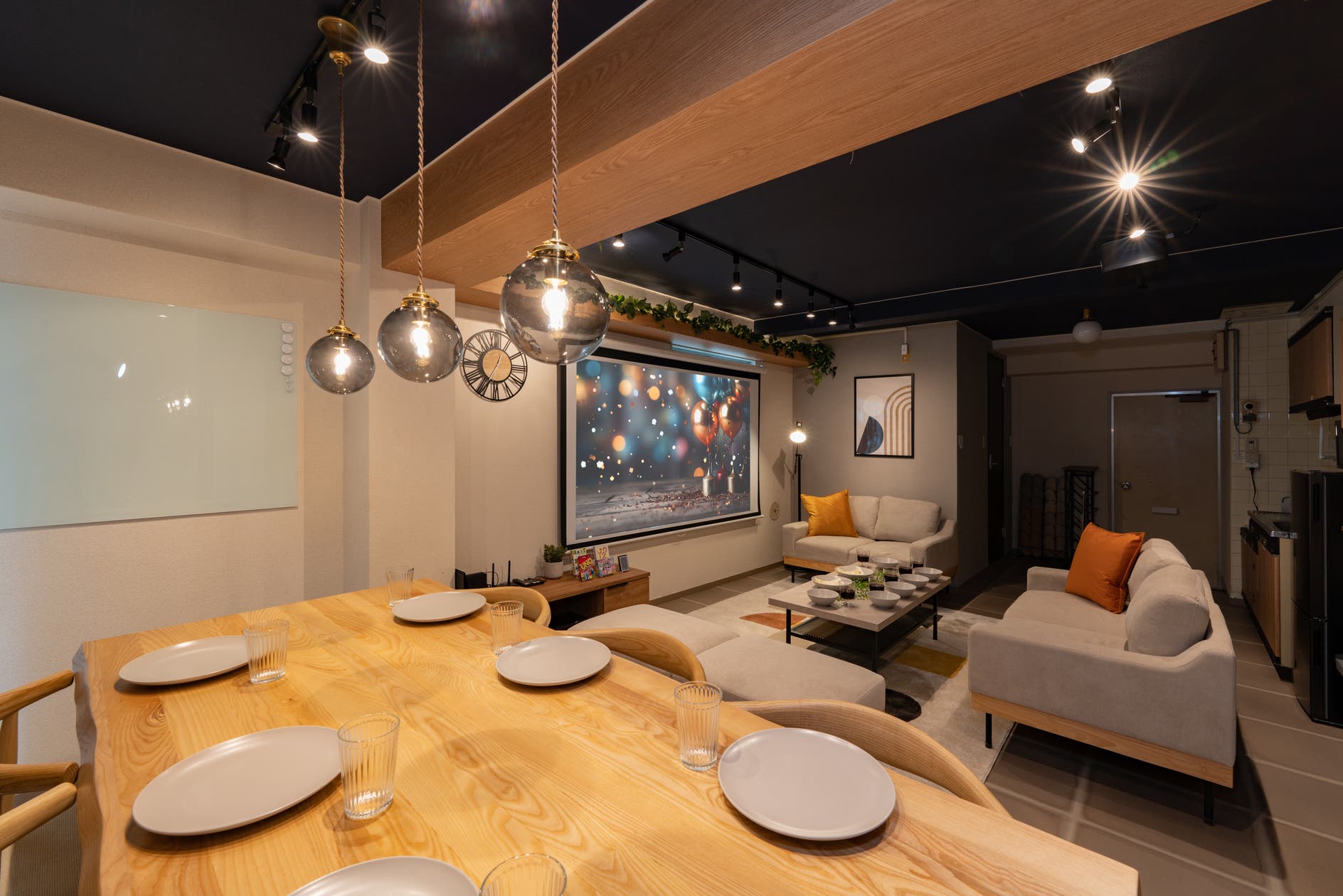 🌸新規オープン割🌸最大50%割引🎊駅徒歩1分🚉超大型スクリーン🎞️24H営業💫鑑賞会📹女子会🍰推し活💞撮影会📸デート👫歓迎会🍺の写真4