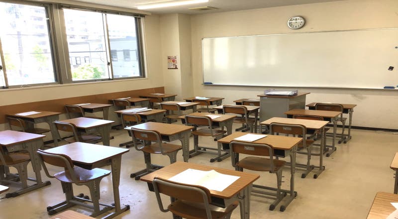＜英進館佐賀校レンタルスペース203教室＞29名収容💺セミナー/ワークショップ/会議/ボードゲーム