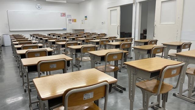 <英進館香椎本館レンタルスペース101教室>55名収容💺セミナー/ワークショップ/会議/ボードゲームの写真1