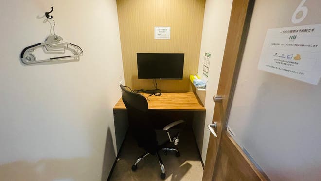 【¥330/30分!荻窪駅から1分】モニター・フリードリンク付き1名個室(個室6)※予約時間前は入室不可の写真1