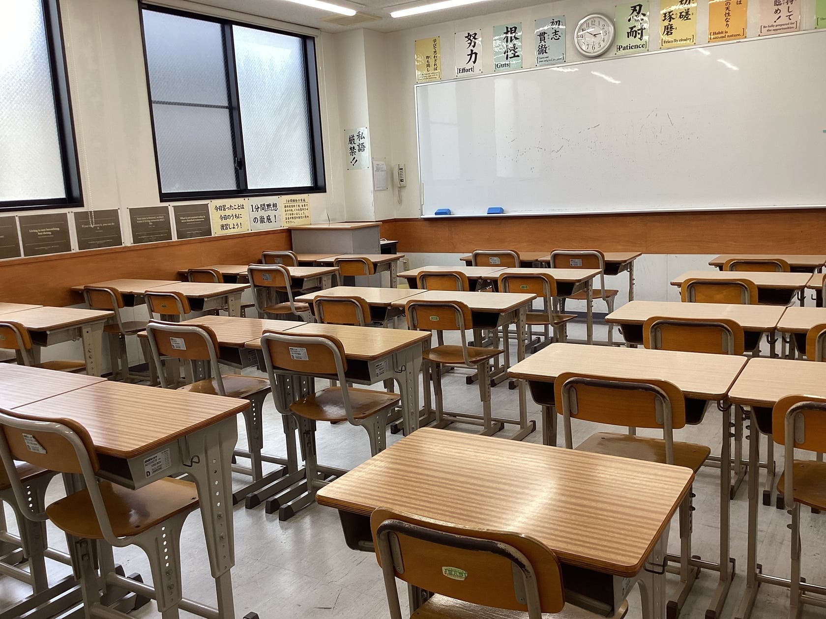 ＜英進館福間校レンタルスペース本館3番教室＞30名収容💺セミナー/ワークショップ/会議/ボードゲームの写真1