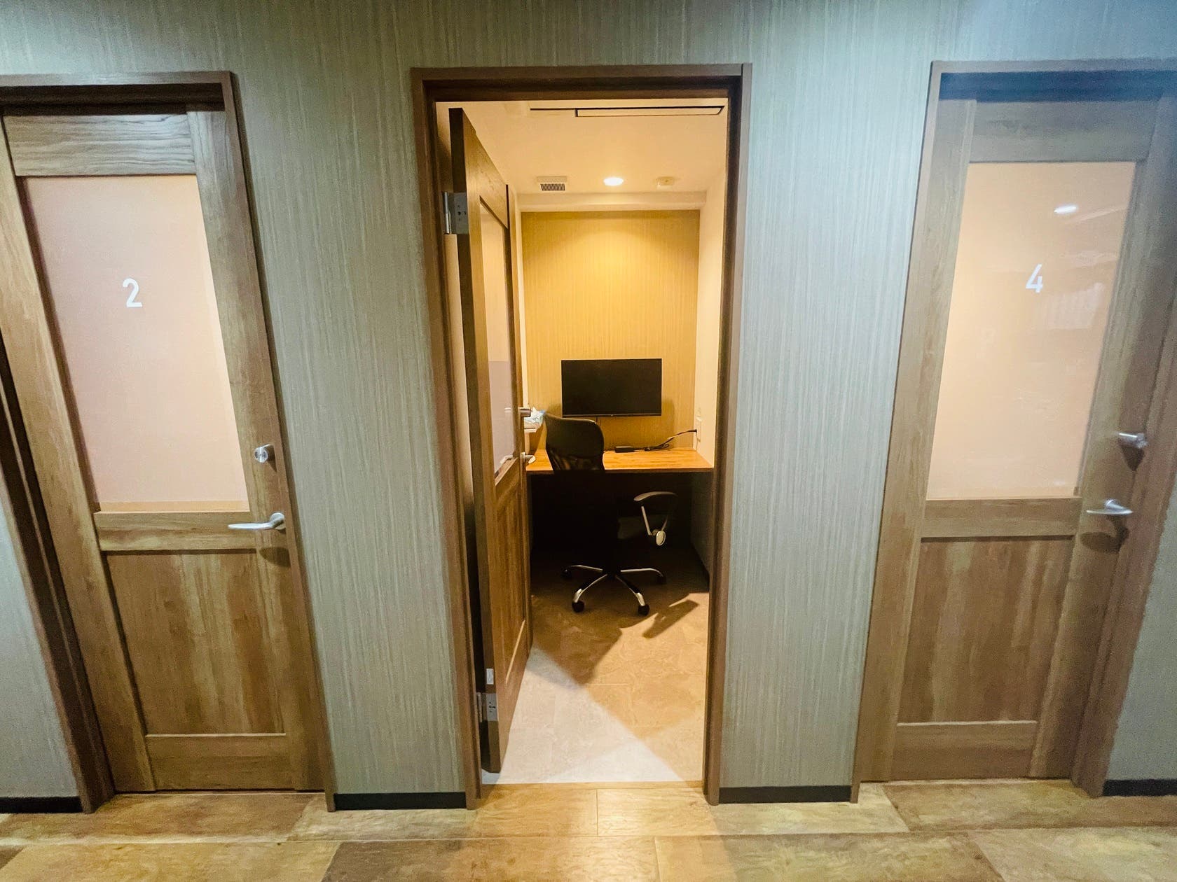 【¥330/30分！荻窪駅から1分】モニター・フリードリンク付き1名個室（個室10）※予約時間前は入室不可の写真4