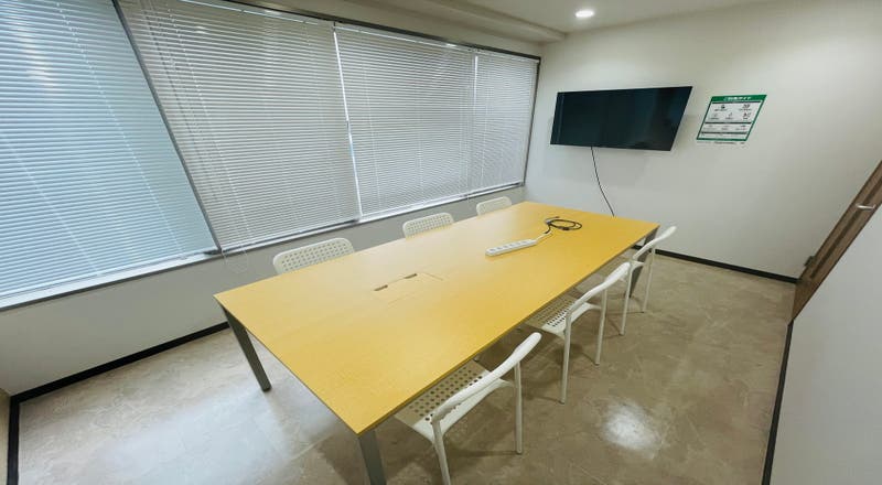 【¥550/30分！荻窪駅から1分】モニター・フリードリンク付き6名会議室（Room B）※予約時間前は入室不可