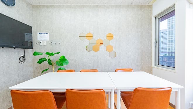 ✨横浜駅徒歩2分!8名✨大型モニター WiFi ストリーミング端末 ホワイトボード すべて無料🎶ふれあい貸し会議室 横浜Cの写真2