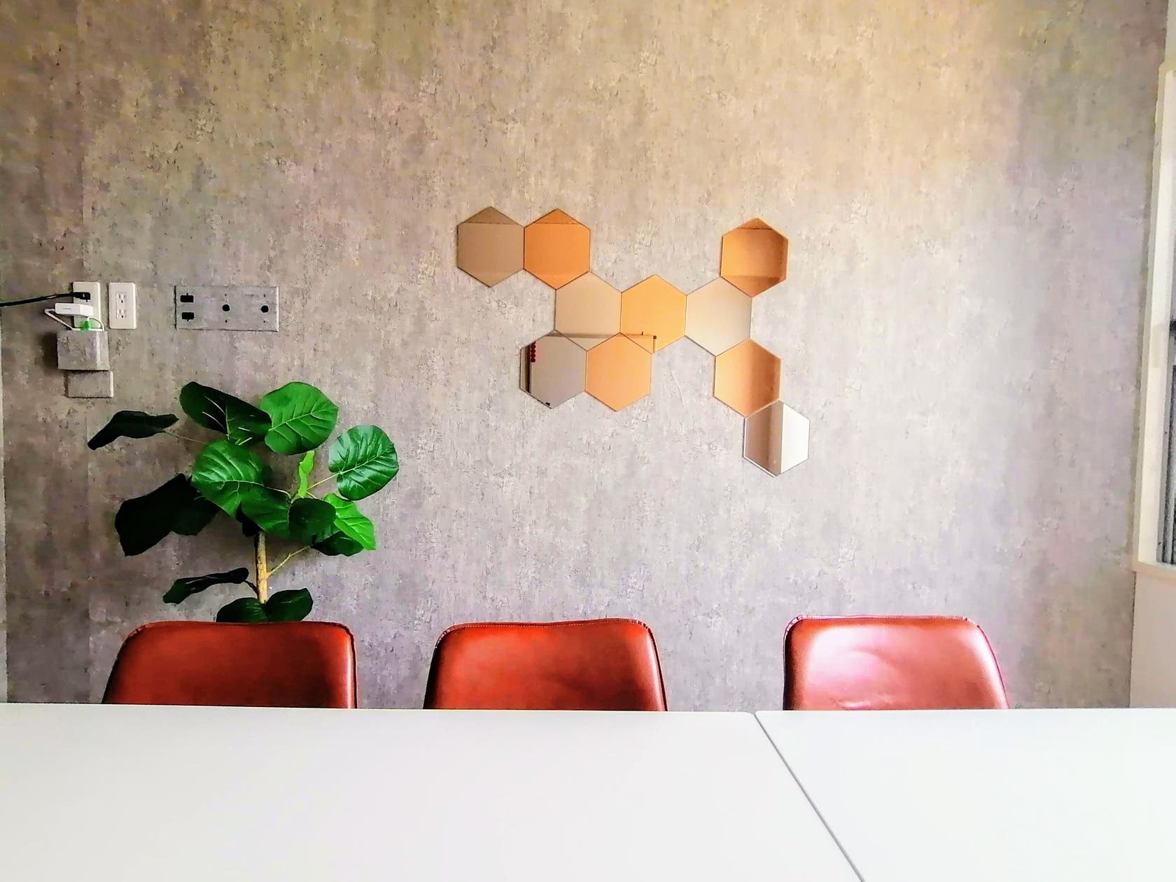 ✨横浜駅徒歩2分！8名✨大型モニター WiFi ストリーミング端末 ホワイトボード すべて無料🎶ふれあい貸し会議室 横浜Cの写真5