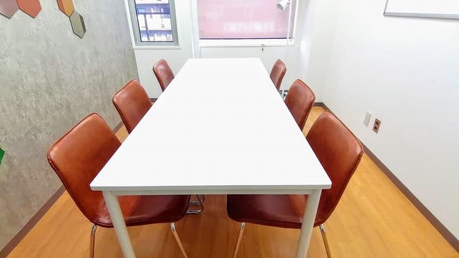 ✨横浜駅徒歩2分!8名✨大型モニター WiFi ストリーミング端末 ホワイトボード すべて無料🎶ふれあい貸し会議室 横浜Cの写真7