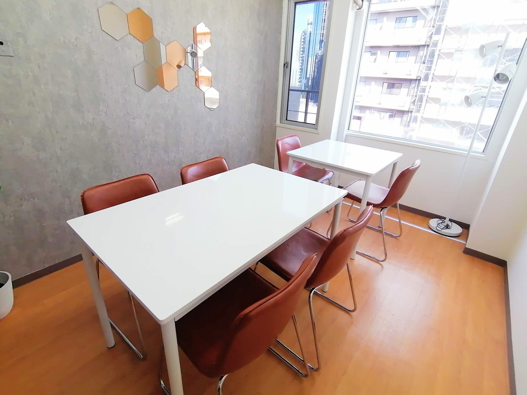 ✨横浜駅徒歩2分！8名✨大型モニター WiFi ストリーミング端末 ホワイトボード すべて無料🎶ふれあい貸し会議室 横浜Cの写真8