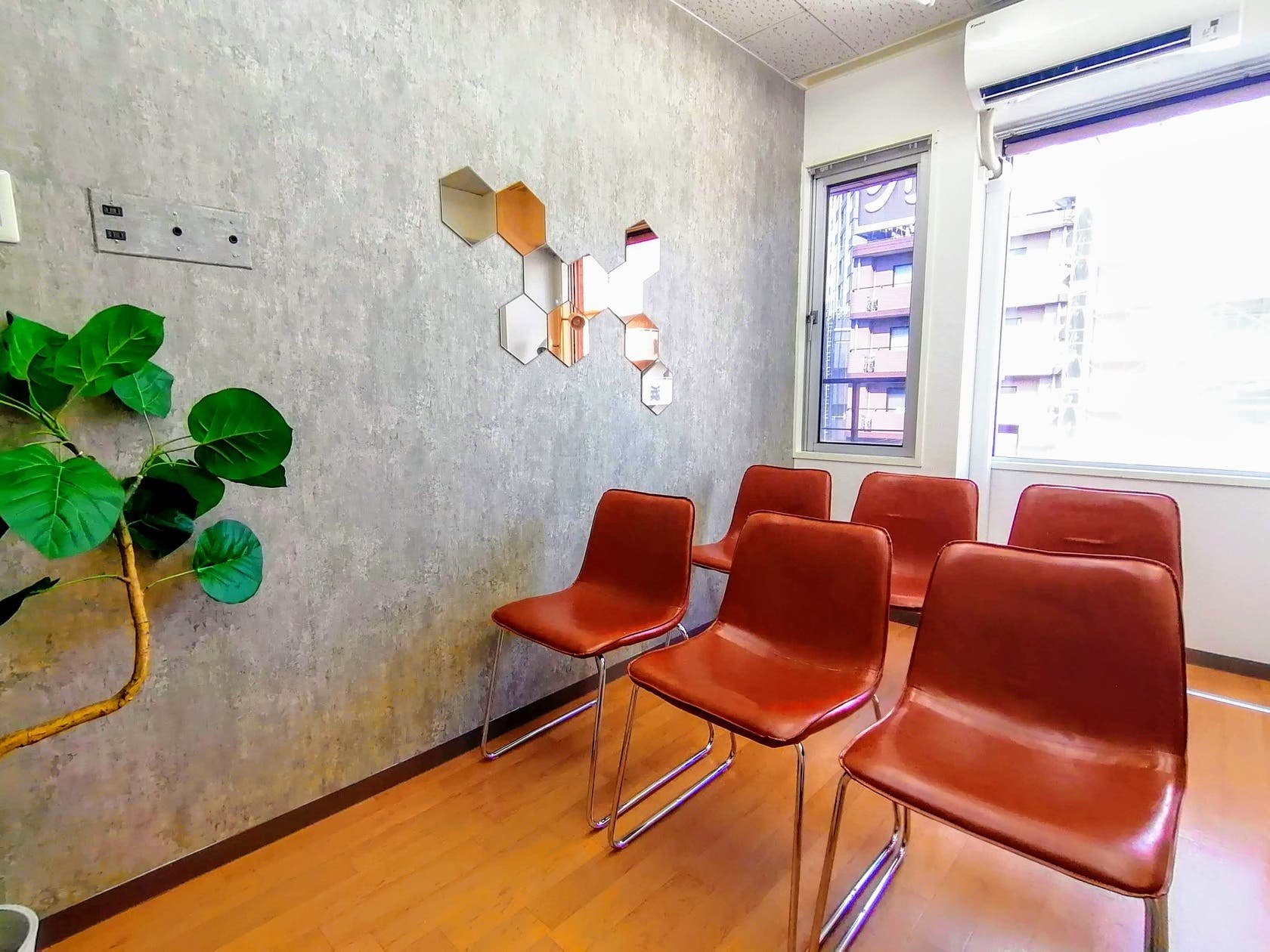 ✨横浜駅徒歩2分！8名✨大型モニター WiFi ストリーミング端末 ホワイトボード すべて無料🎶ふれあい貸し会議室 横浜Cの写真11