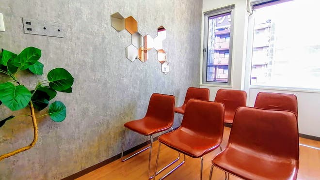 ✨横浜駅徒歩2分!8名✨大型モニター WiFi ストリーミング端末 ホワイトボード すべて無料🎶ふれあい貸し会議室 横浜Cの写真11