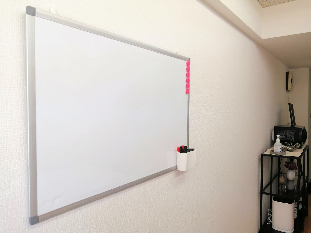 ✨横浜駅徒歩2分！8名✨大型モニター WiFi ストリーミング端末 ホワイトボード すべて無料🎶ふれあい貸し会議室 横浜Cの写真13