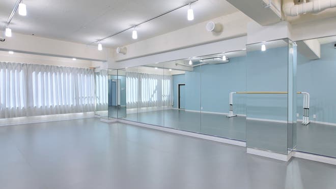 🌟新店舗オープン記念🌟【Aスタジオ】広々ダンス、バレエ、ヨガ等気軽に使える、可愛いスタジオ!(バレエバー有)1日1回清掃!の写真1