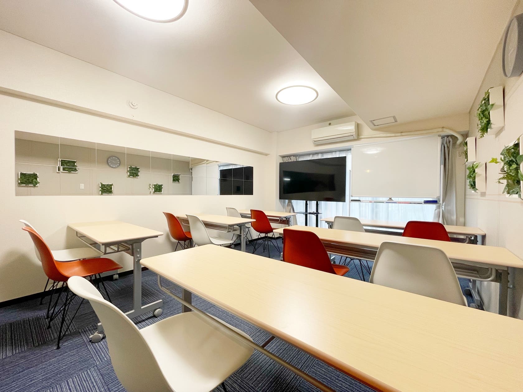 【九段下駅徒歩3分！16名利用可！】大型モニター・WiFi・ホワイトボード無料！ふれあい貸し会議室 九段下A-802の写真12