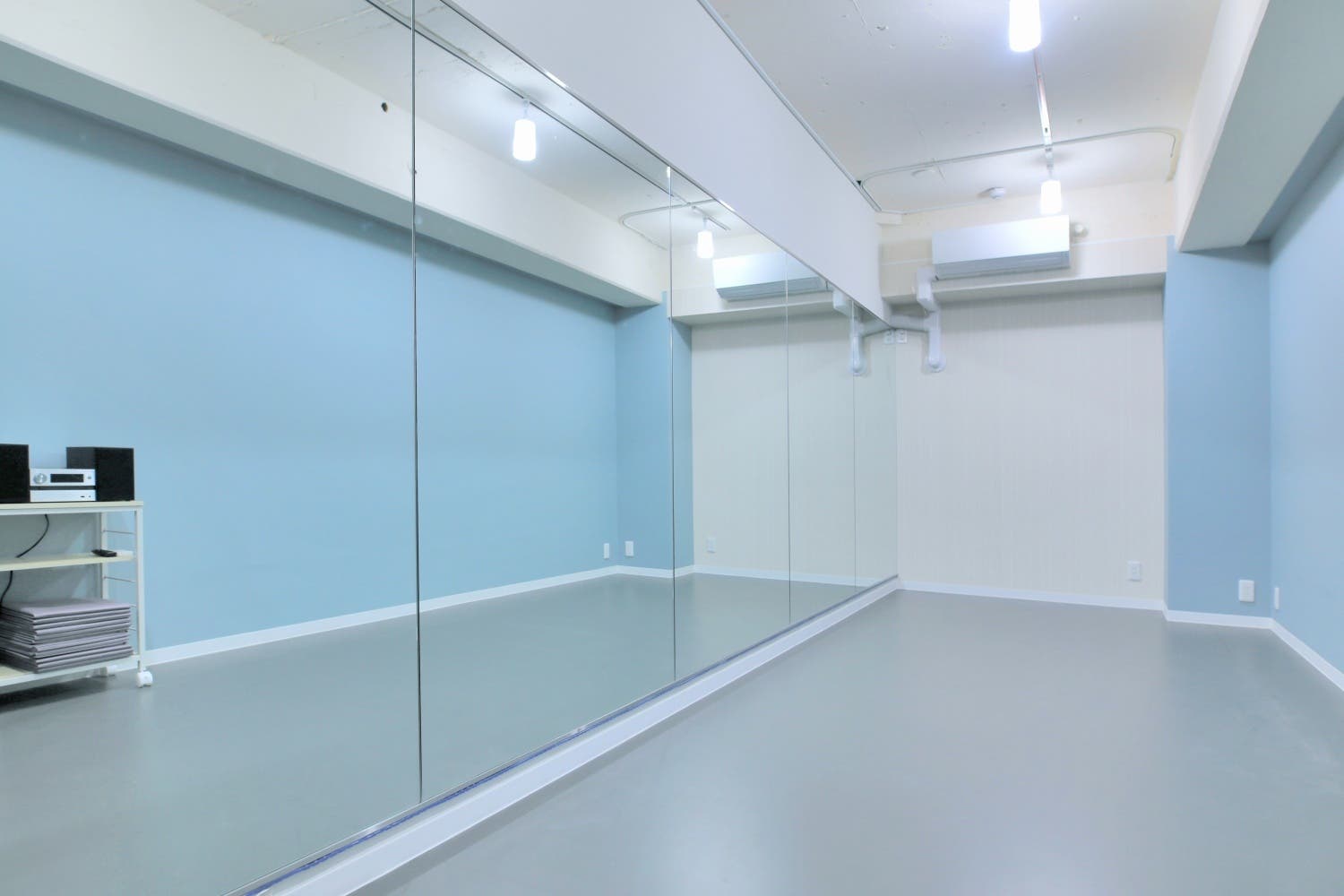 【🎉新店舗オープン記念✨】Bスタジオ「新宿駅3分」！個人練習向きダンス、ヨガ等気軽に使えるかわいいスタジオ！1日1回清掃！の写真1