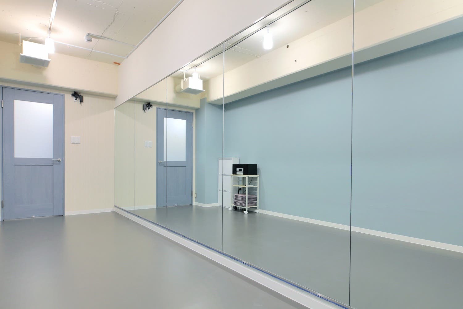 【🎉新店舗オープン記念✨】Bスタジオ「新宿駅3分」！個人練習向きダンス、ヨガ等気軽に使えるかわいいスタジオ！1日1回清掃！の写真3